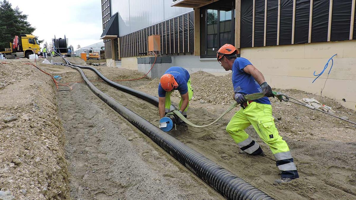 BRUGG Pipes installs CALPEX PUR-KING for suissetec